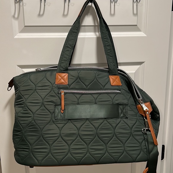 Ellen Tracy | Bags | This Ellen Tracey Tote Bag Will Meet All Your ...